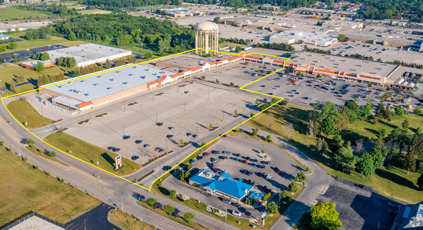 2211-2417 S Green Bay Rd, Racine, WI 53406 - High Ridge Center | LoopNet