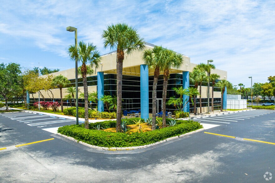 14901 NW 79th Ct, Miami Lakes, FL 33016 | LoopNet 14901 NW 79th Ct, Miami Lakes, FL 33016 | LoopNet