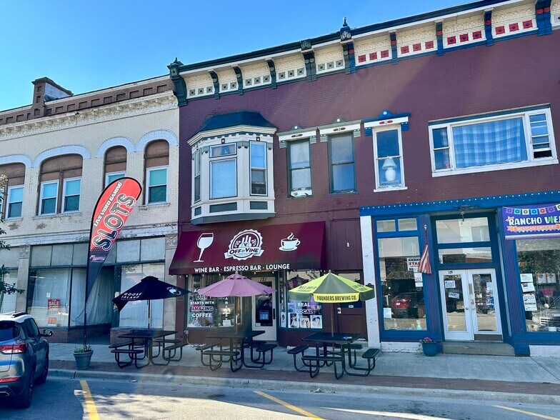 121 E Washington St, Momence, IL 60954 | LoopNet