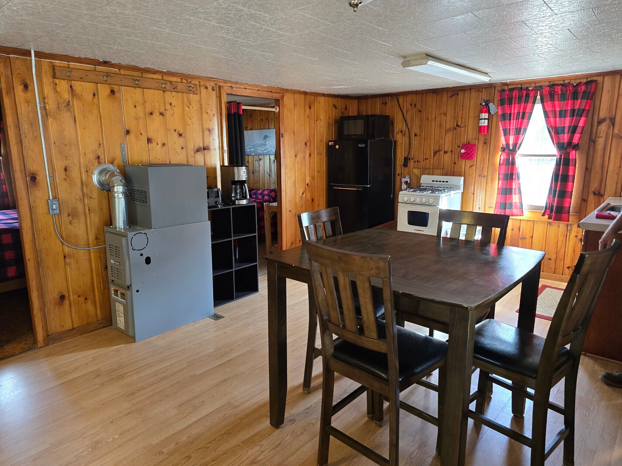 10689 Swamp Lake Rd, Tomahawk, WI 54487 - LaCanne's Resort on Swamp ...