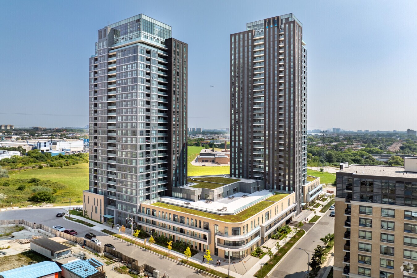 5 Zappacosta Dr, Toronto, ON M9M 0G8 - Emery Crossing | LoopNet