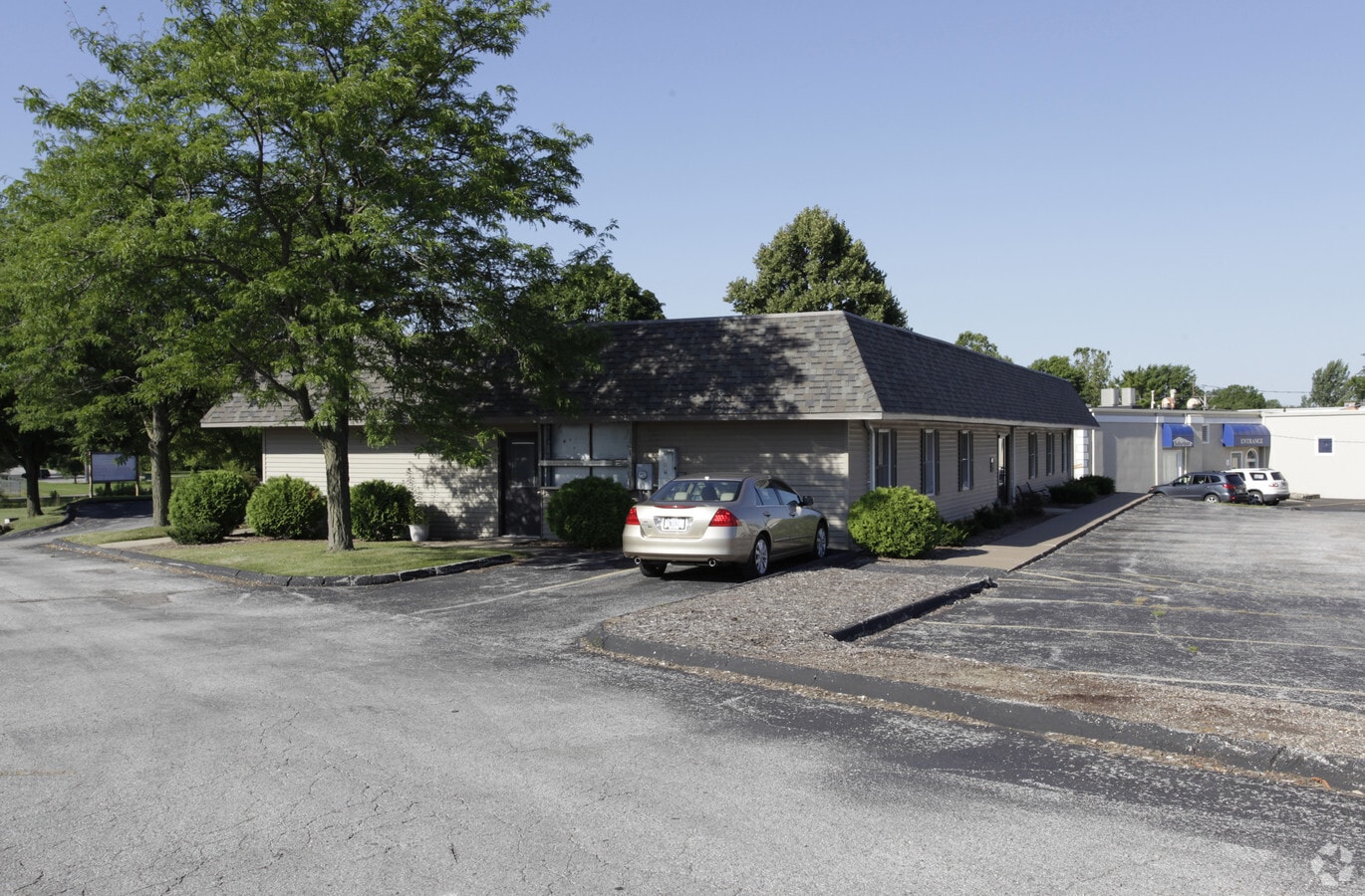 516 W 35th St, Davenport, IA 52806 | LoopNet