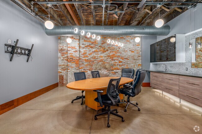 CBRE - Dallas Commercial Listings & Brokers | LoopNet