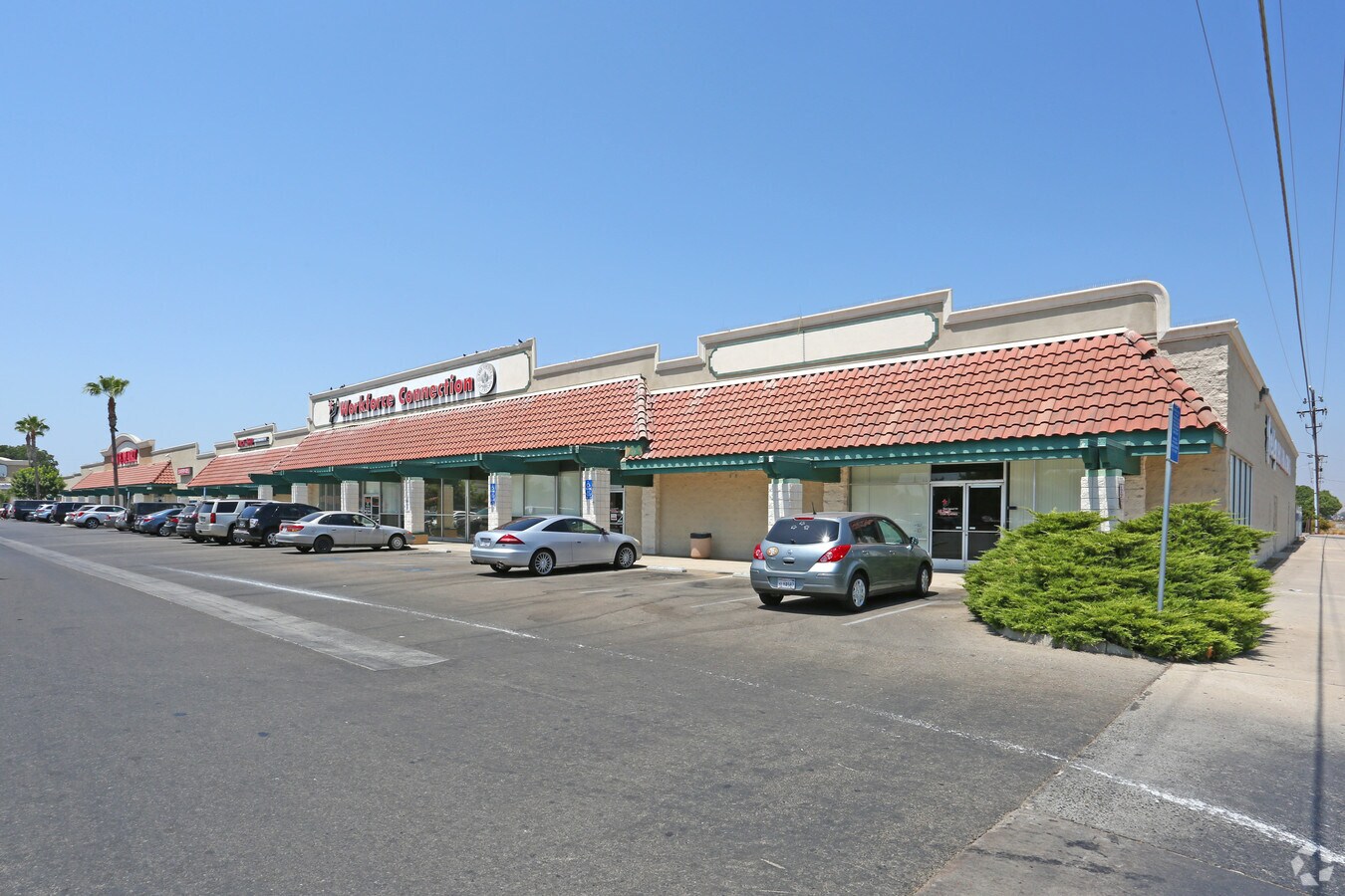 1680-1572 E Manning Ave, Reedley, CA 93654 - Reedley Shopping Center | LoopNet.com
