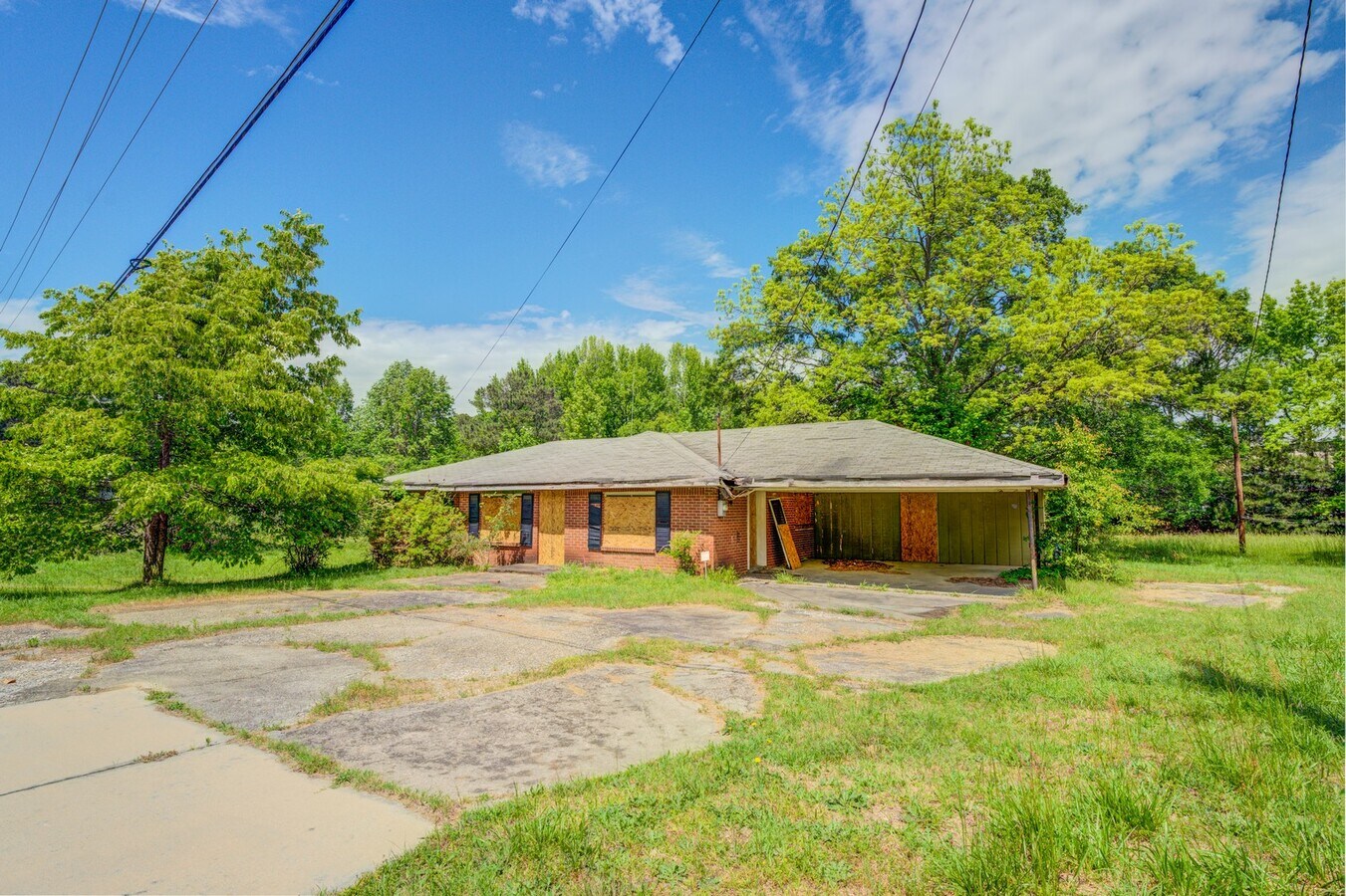 1219 Lester Rd NW, Conyers, GA 30012 - Lester Road Estate | LoopNet