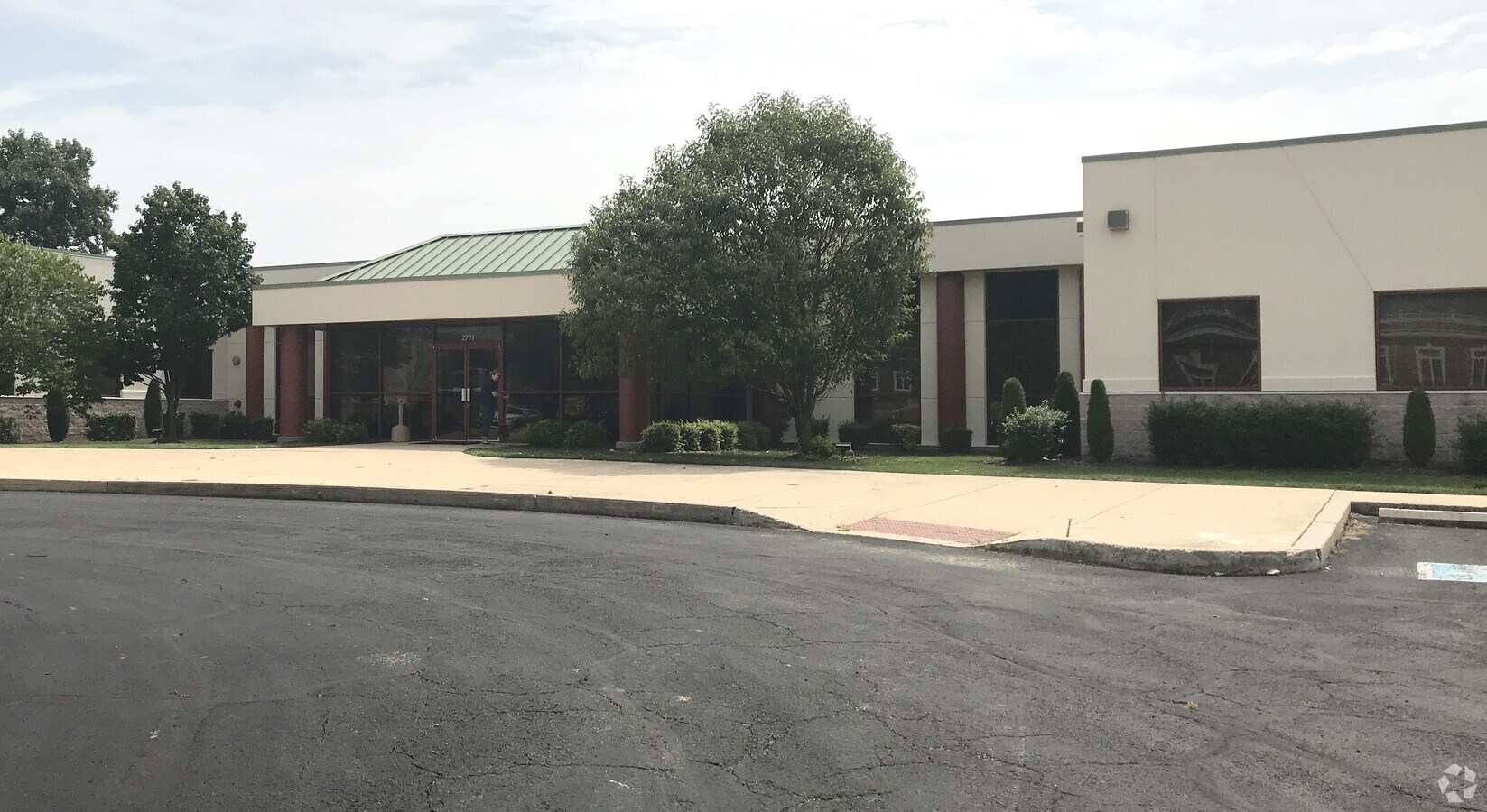 2701 Commerce Way, Philadelphia, PA 19154 | LoopNet