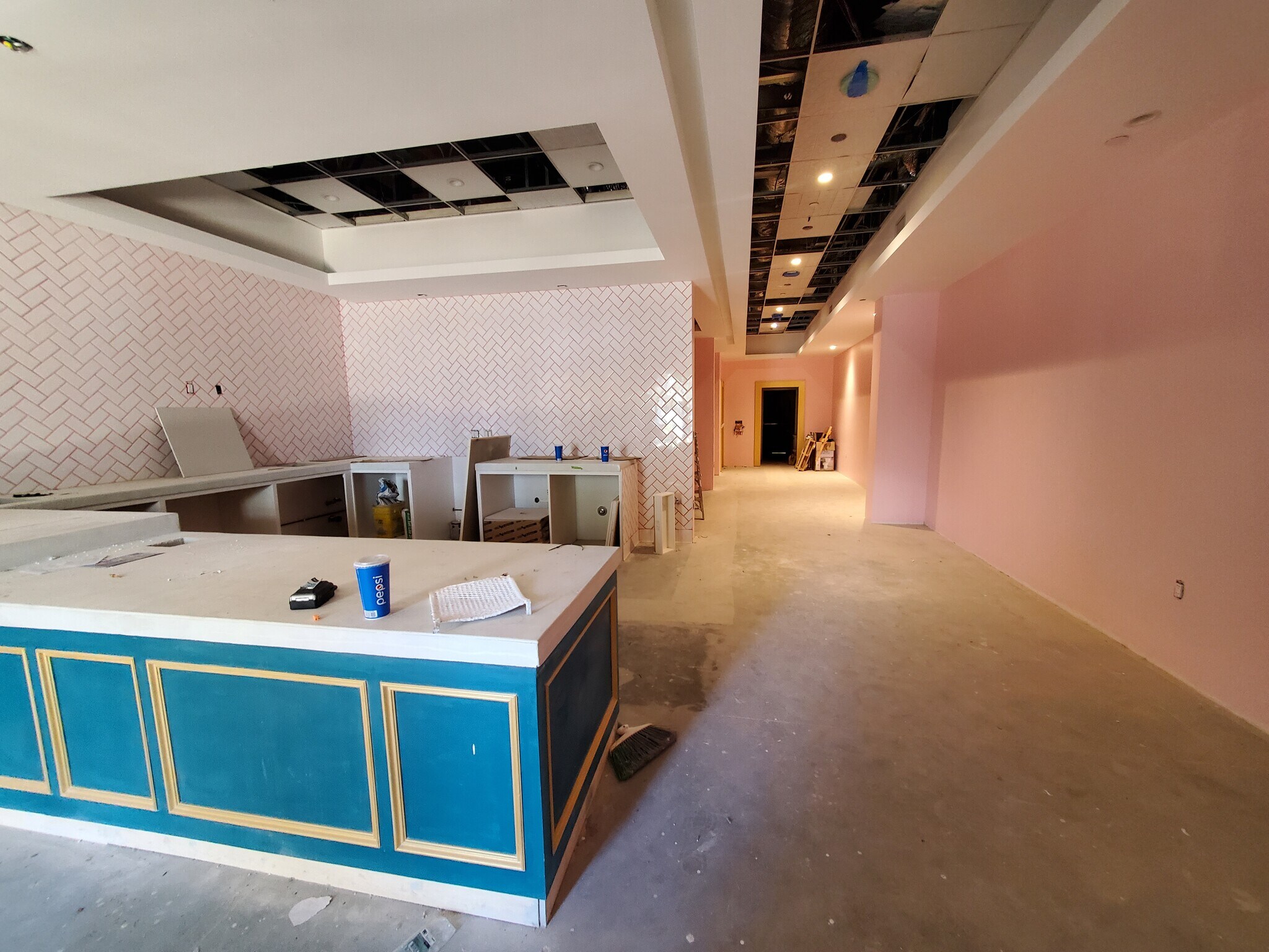 21720 Victory Blvd, Woodland Hills, CA 91367 - Topanga Village | LoopNet