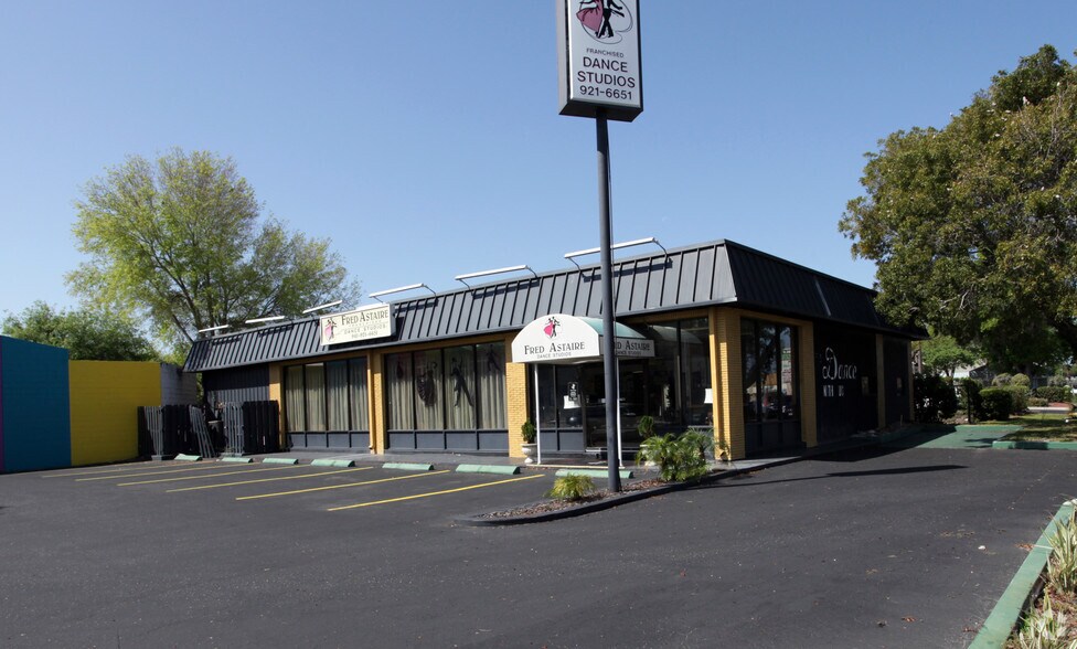 2738 Bee Ridge Rd, Sarasota, FL 34239 | LoopNet