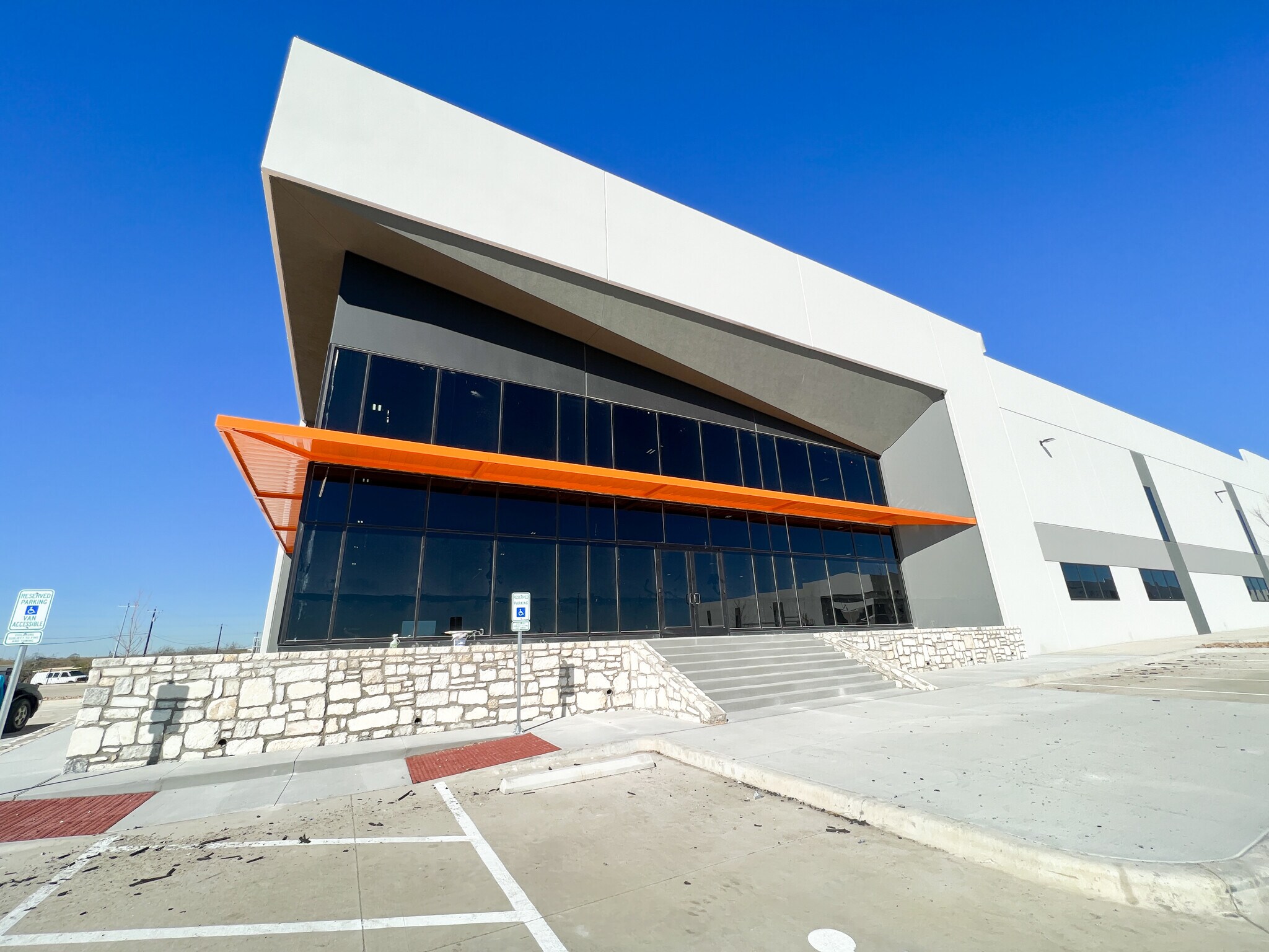 11708 McAngus Rd, Del Valle, TX 78617 - Building 2 | LoopNet