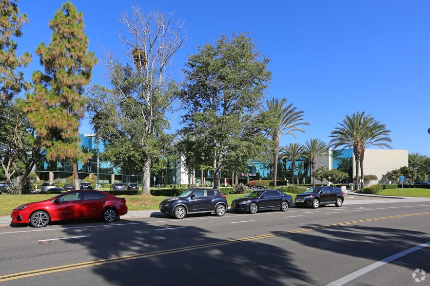 2885 Loker Ave E, Carlsbad, CA 92010 - Flex for Lease | LoopNet