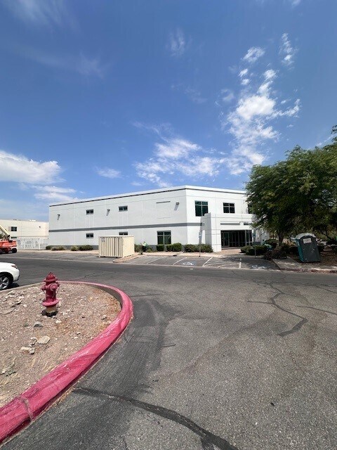 7521 Eastgate Rd, Henderson, NV 89011 | LoopNet