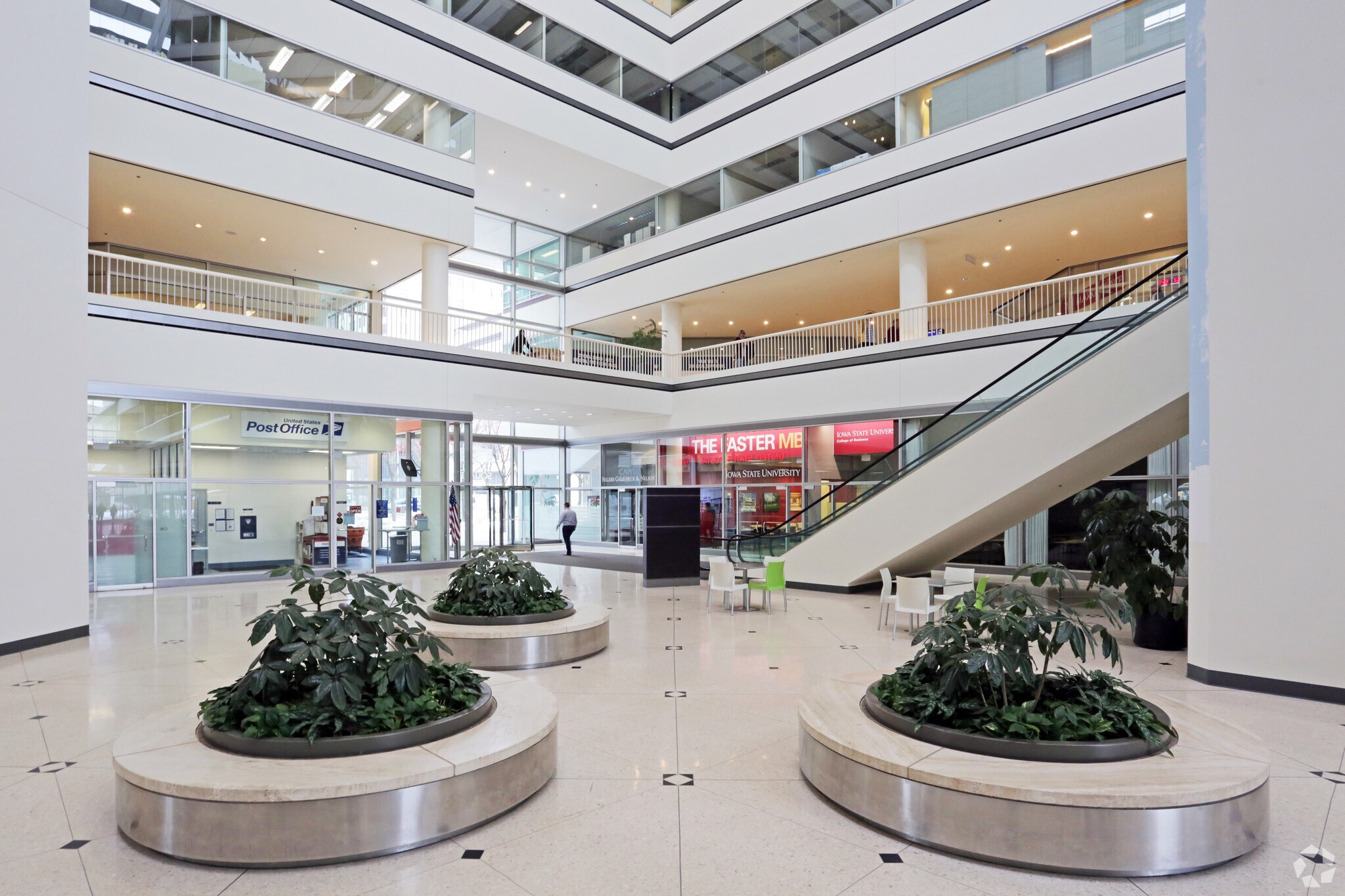 400 Locust St, Des Moines, IA 50309 - Capital Square | LoopNet