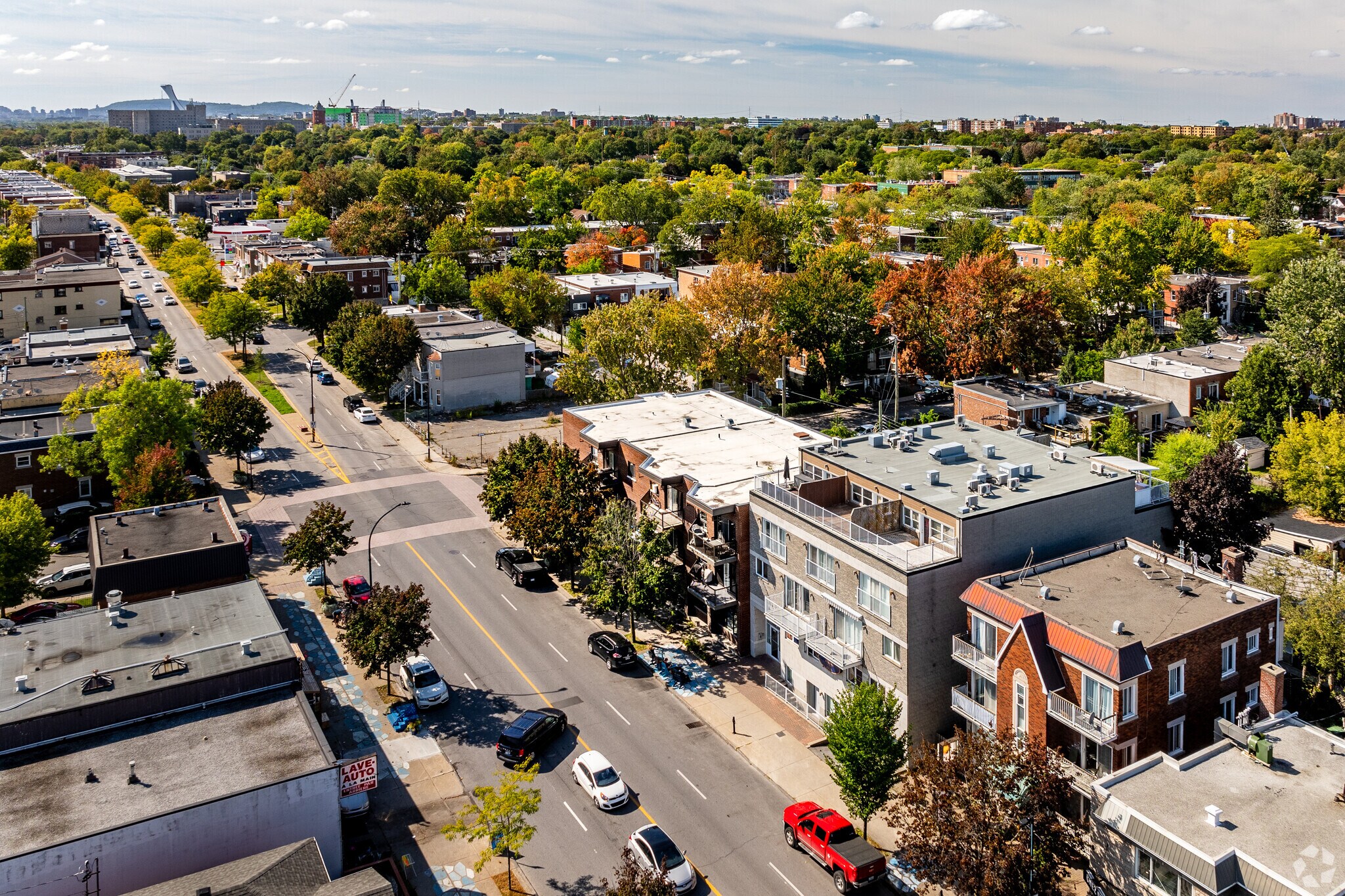 8477 Rue Hochelaga, Montréal, QC H1L 2M1 - Retail for Lease | LoopNet