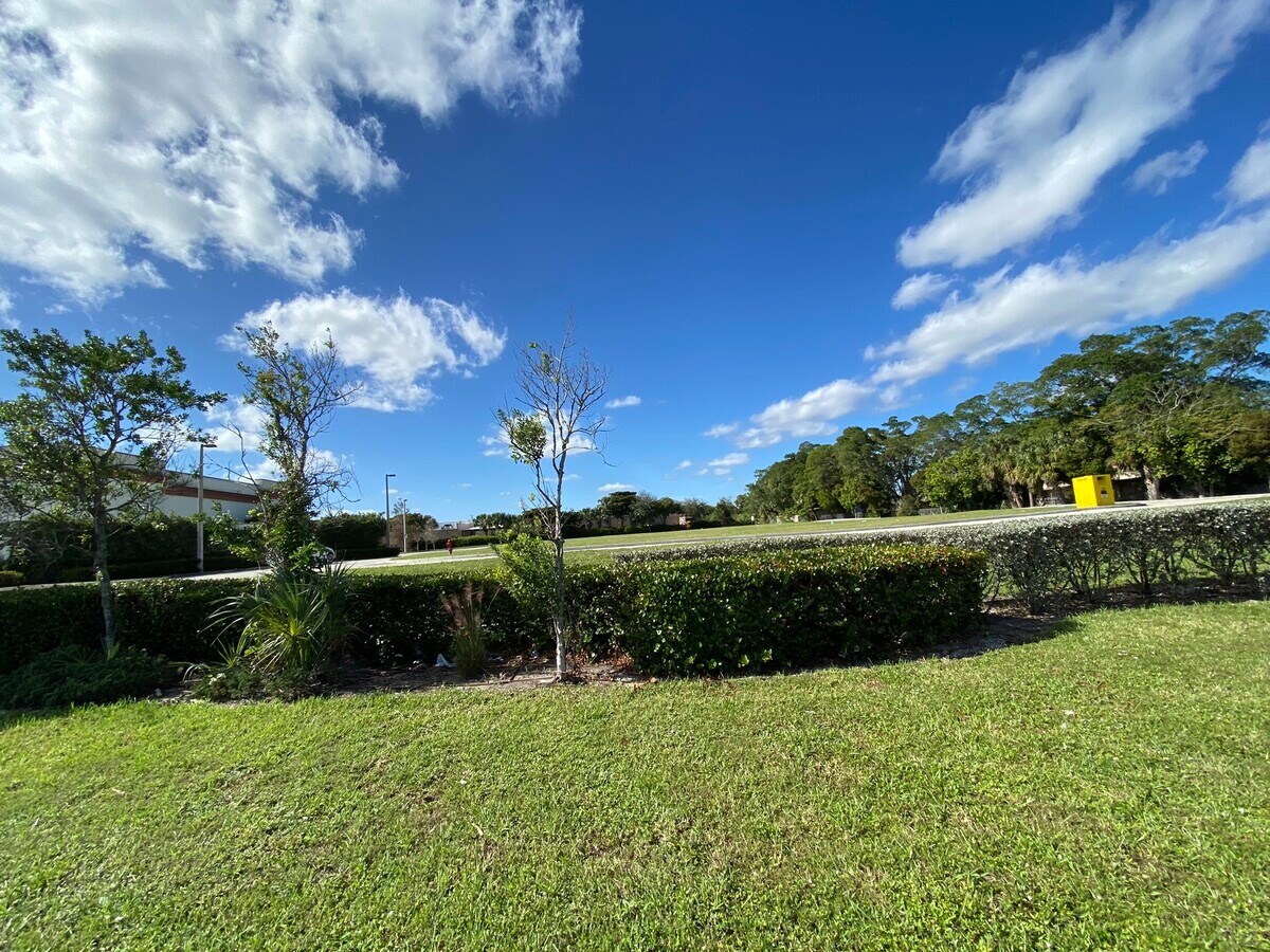 2077 Military, West Palm Beach, FL 33409 | LoopNet