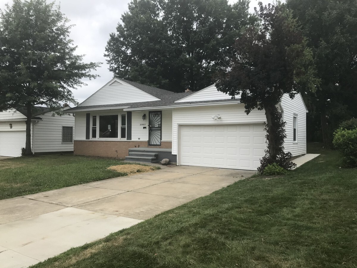 23557 Hillcroft Dr, Warrensville Heights, OH 44128 | LoopNet