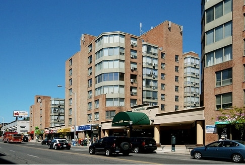 2100 Bloor St W, Toronto, ON M6S 5A5 - Chartwell Grenadier Retirement Residence | LoopNet