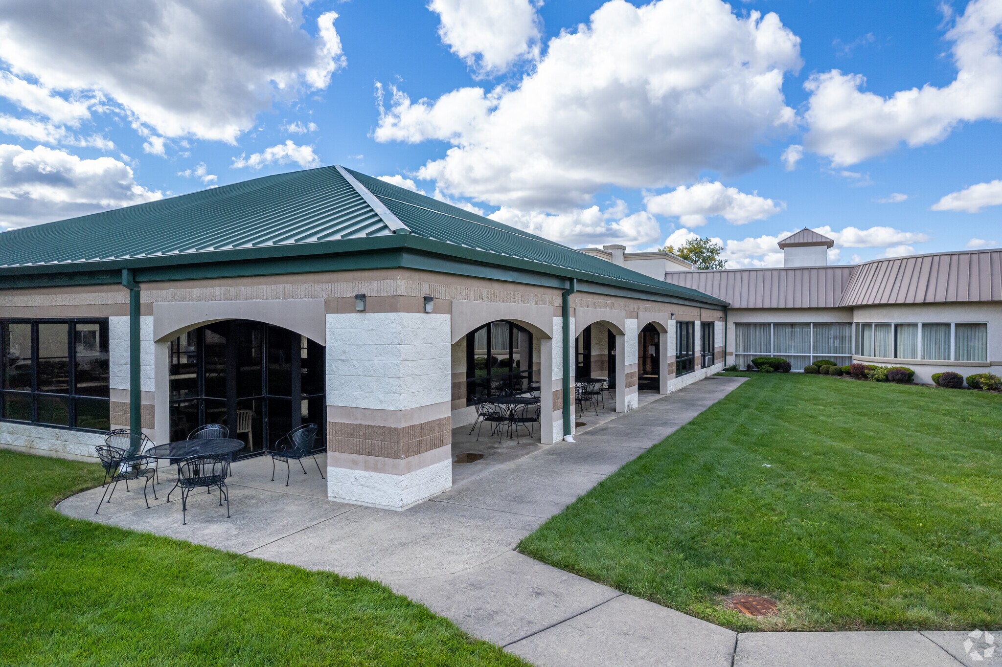 933 S Riverside Dr, Elmhurst, IL 60126 - Clarion Inn Elmhurst - Oak ...