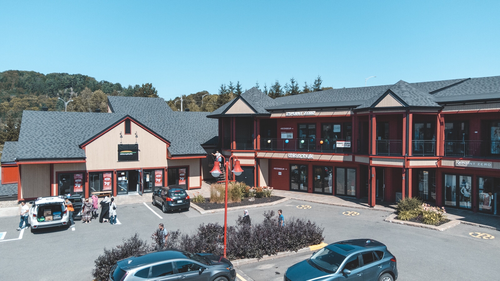 100-105 Avenue Guindon, St-Sauveur, QC J0R 1R6 - Tanger Outlets - Saint ...