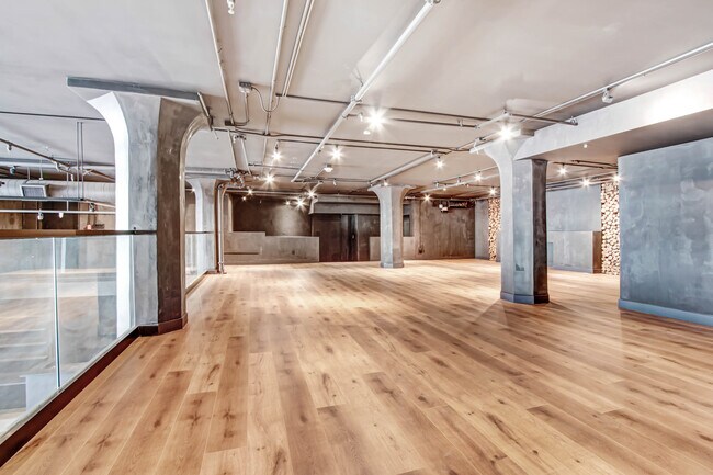 Commercial Real Estate Auctions | LoopNet