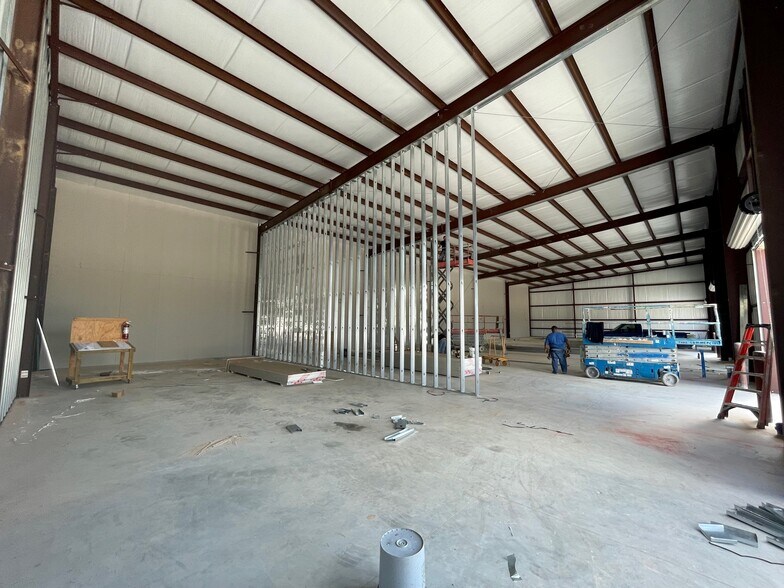 22131 Rothwood Rd, Spring, TX 77389 - Rothwood Center | LoopNet