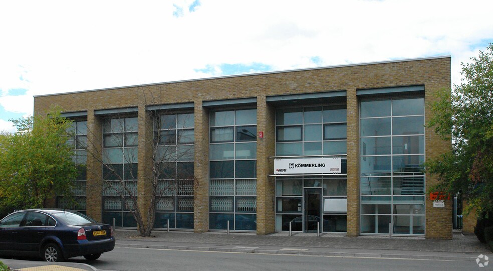 27 Riverside Way, Uxbridge, UB8 2YF | LoopNet