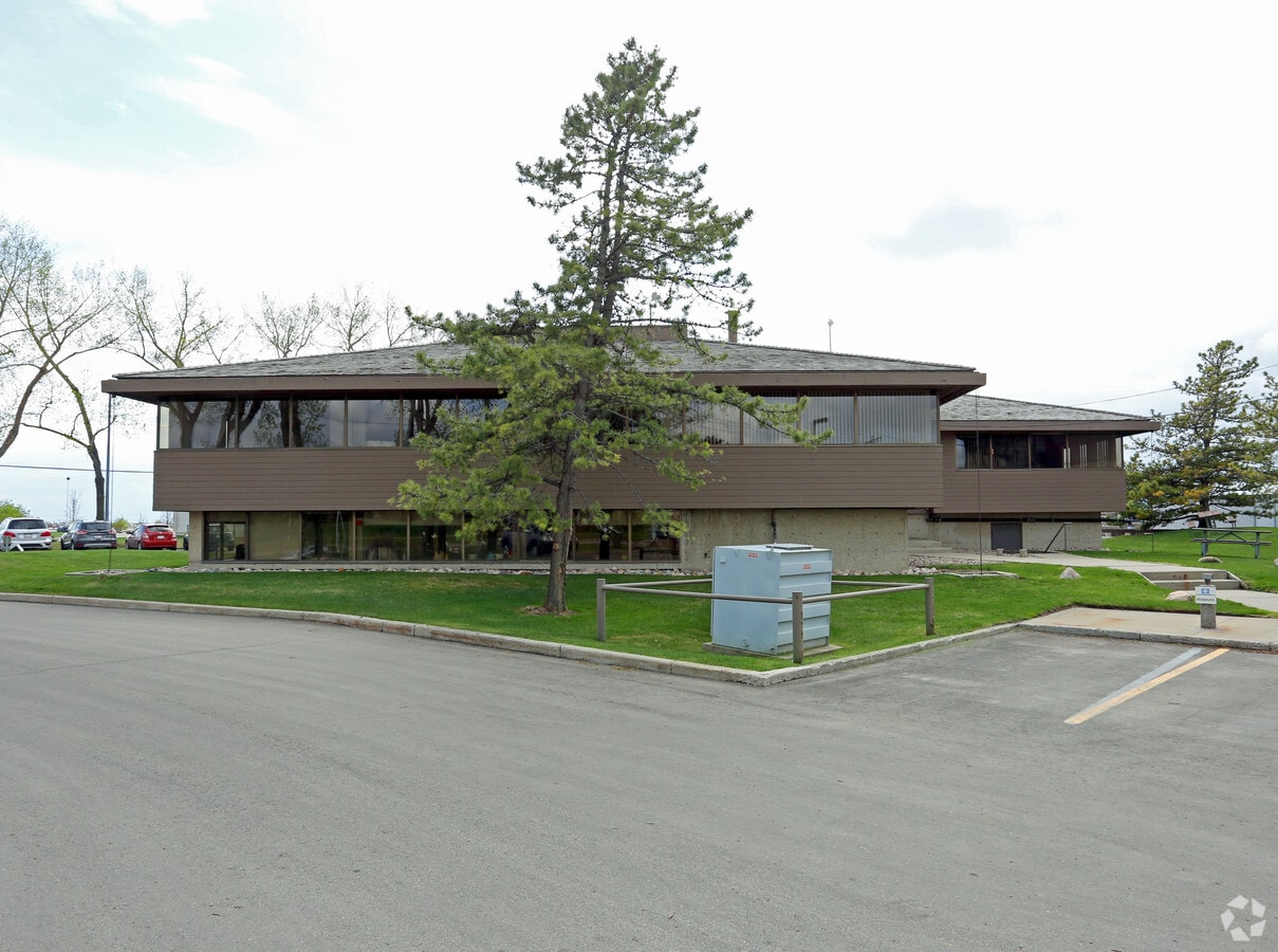 9120 37 Av NW, Edmonton, AB T6E 5L4 | LoopNet