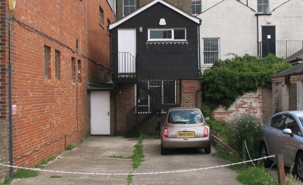 33 Liverpool Rd, Worthing, BN11 1SU | LoopNet