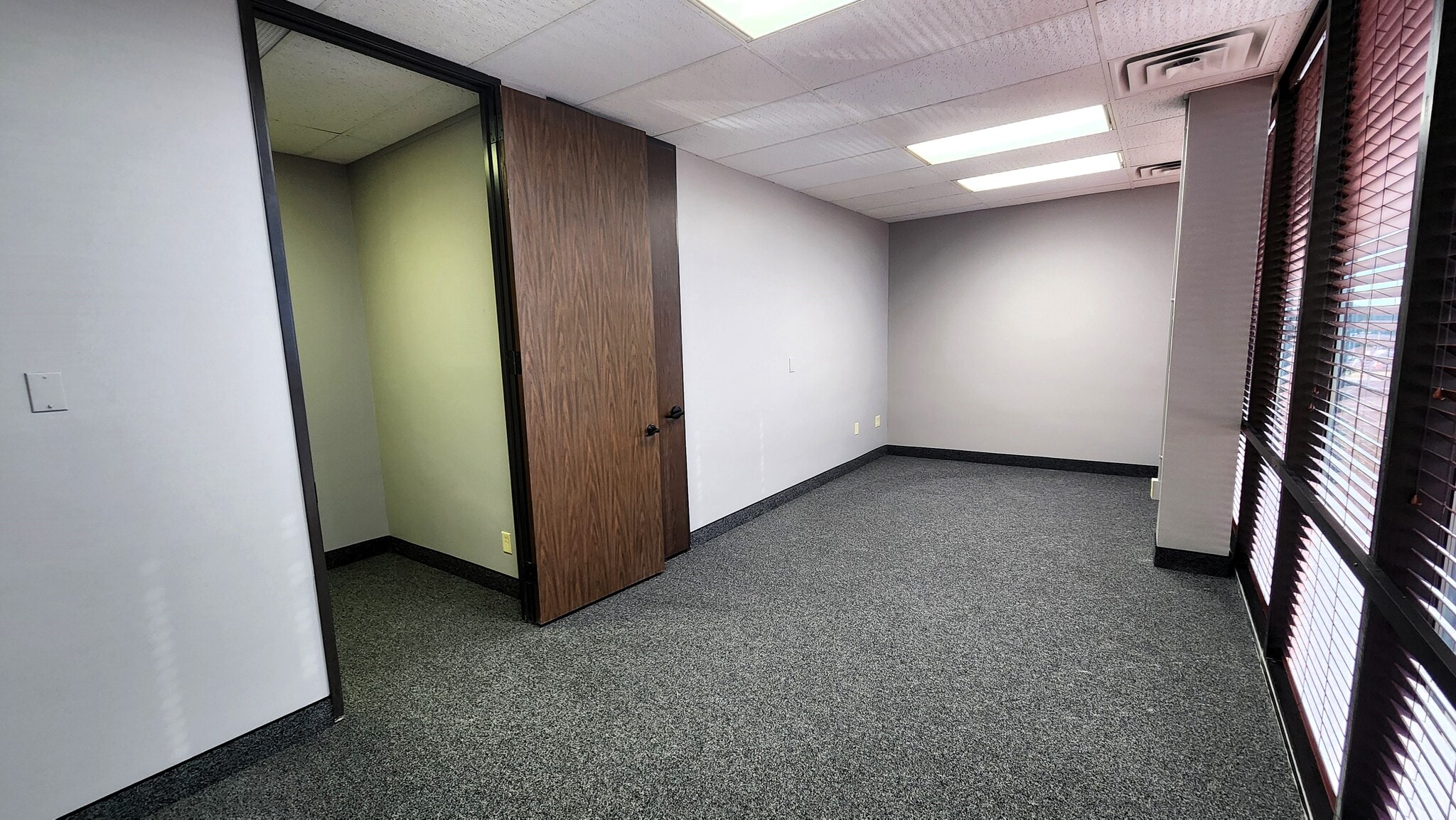 235 NE Loop 820, Hurst, TX 76053 - Spectrum Business Building | LoopNet