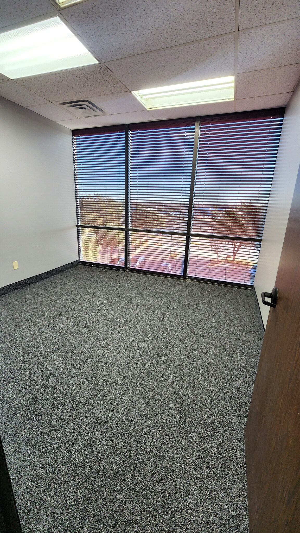 235 NE Loop 820, Hurst, TX 76053 - Spectrum Business Building | LoopNet
