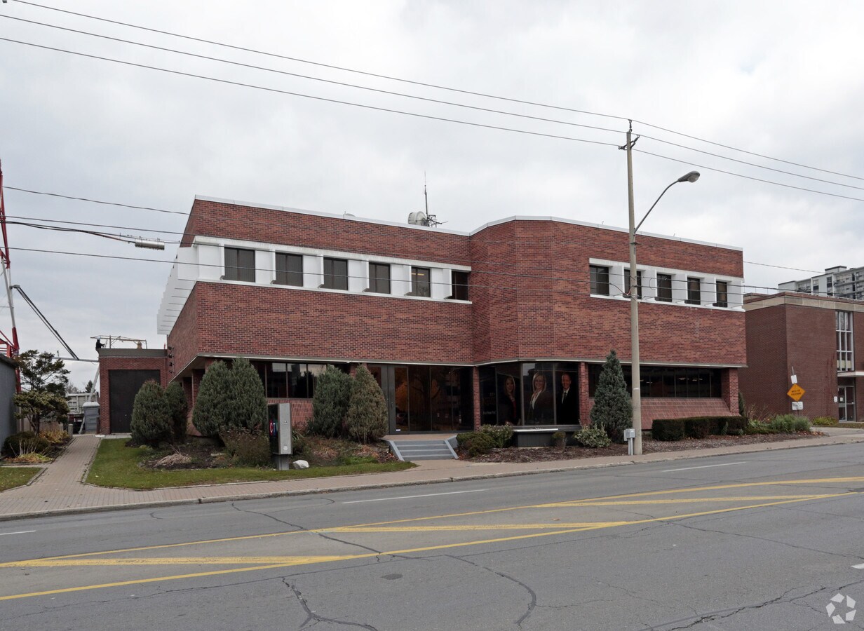 864 King St W, Kitchener, ON N2G 1E8 | LoopNet