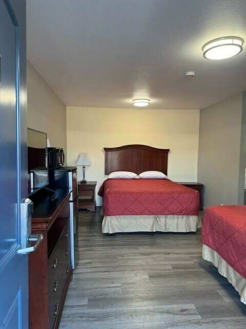 1152 Main St, Springfield, OR 97477 - Regency Inn | LoopNet