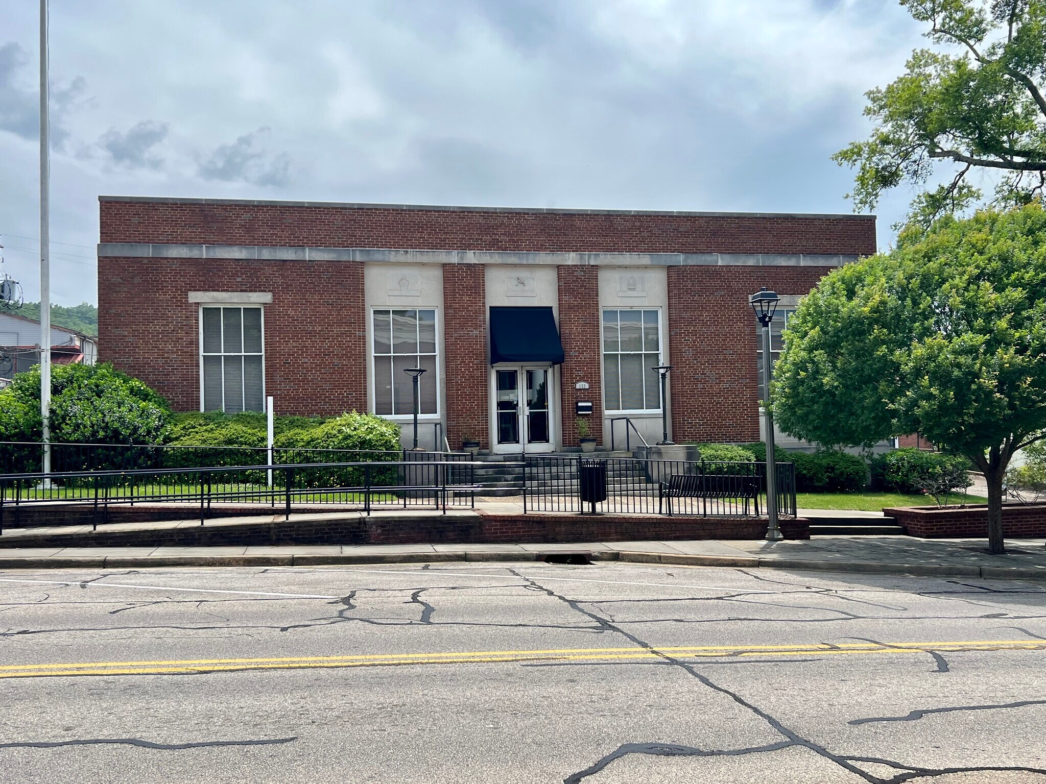 133 W Main St, Manchester, GA 31816 - Office for Sale | LoopNet