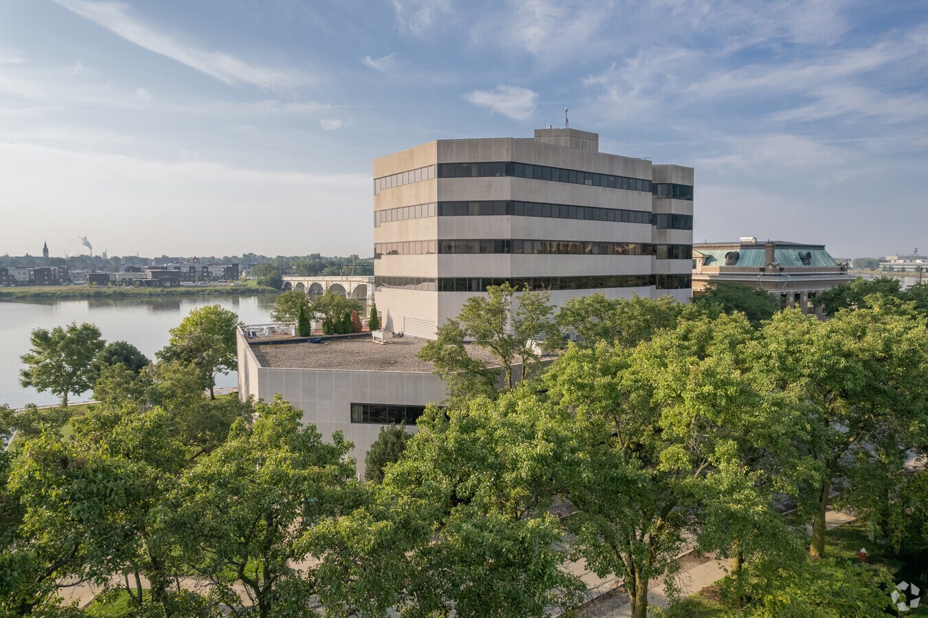 1 Maritime Plz, Toledo, OH 43604 - Property Record | LoopNet.com