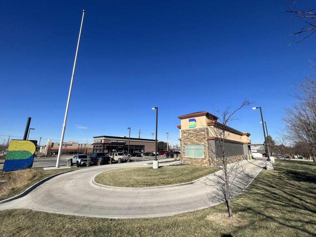 10710 Q St, Omaha, NE 68127 | LoopNet