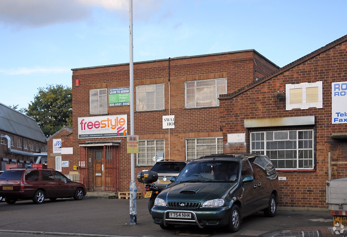 15-A-B Raven Rd, London, LND E18 1HB | LoopNet