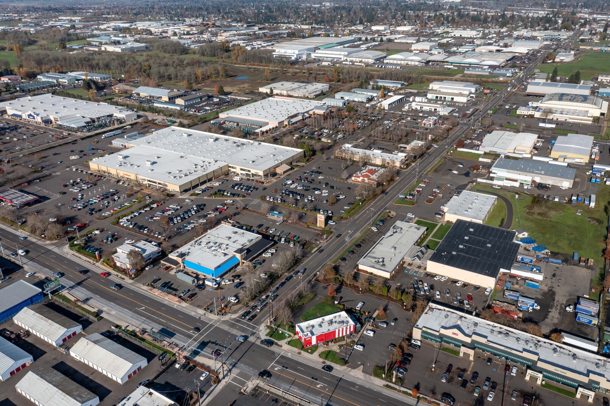 950 Seneca Rd, Eugene, OR 97402 - Prime Restaurant Pad in Fred Meyer ...