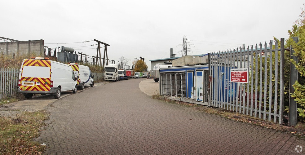 Broadgate, Oldham, OL9 9XA - Pullman Fleet Services | LoopNet