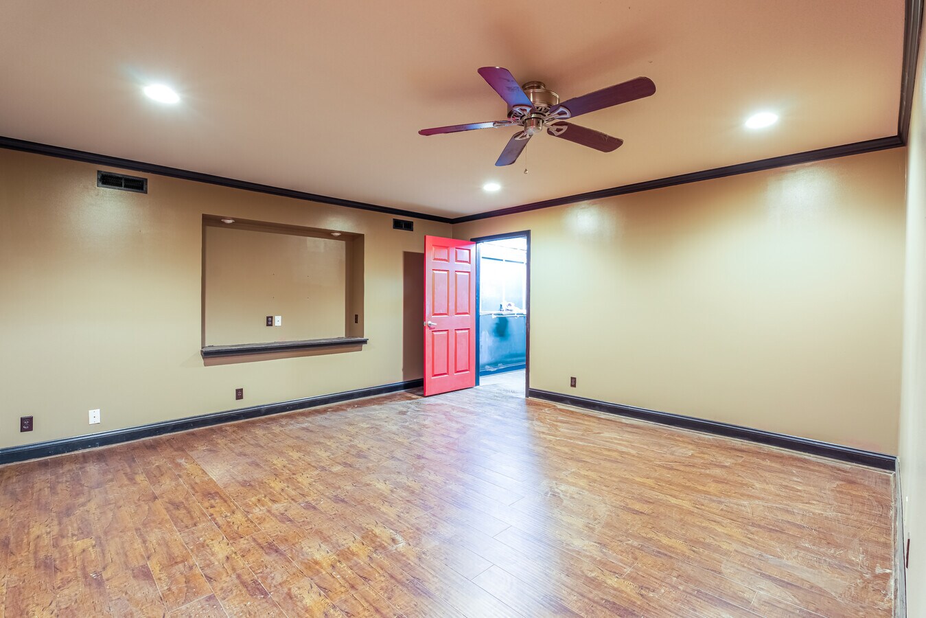 2821 Avalon Ave, Muscle Shoals, AL 35661 | LoopNet