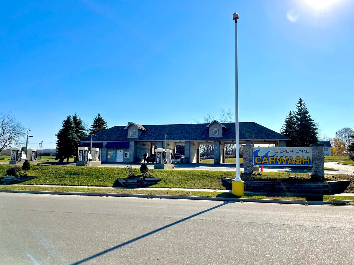 18505 Silver Pky, Fenton, MI 48430 | LoopNet