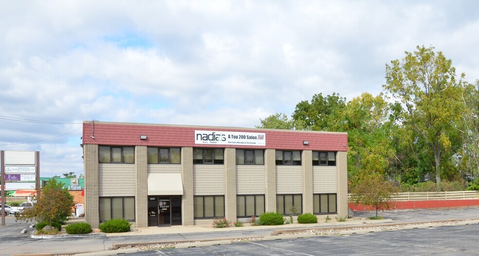 3210 Center Point Rd NE, Cedar Rapids, IA 52402 | LoopNet