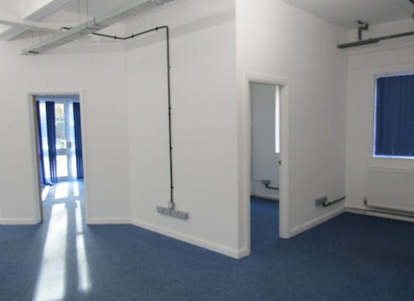 Dukes Ride, Crowthorne, RG45 6LS - Office for Sale | LoopNet