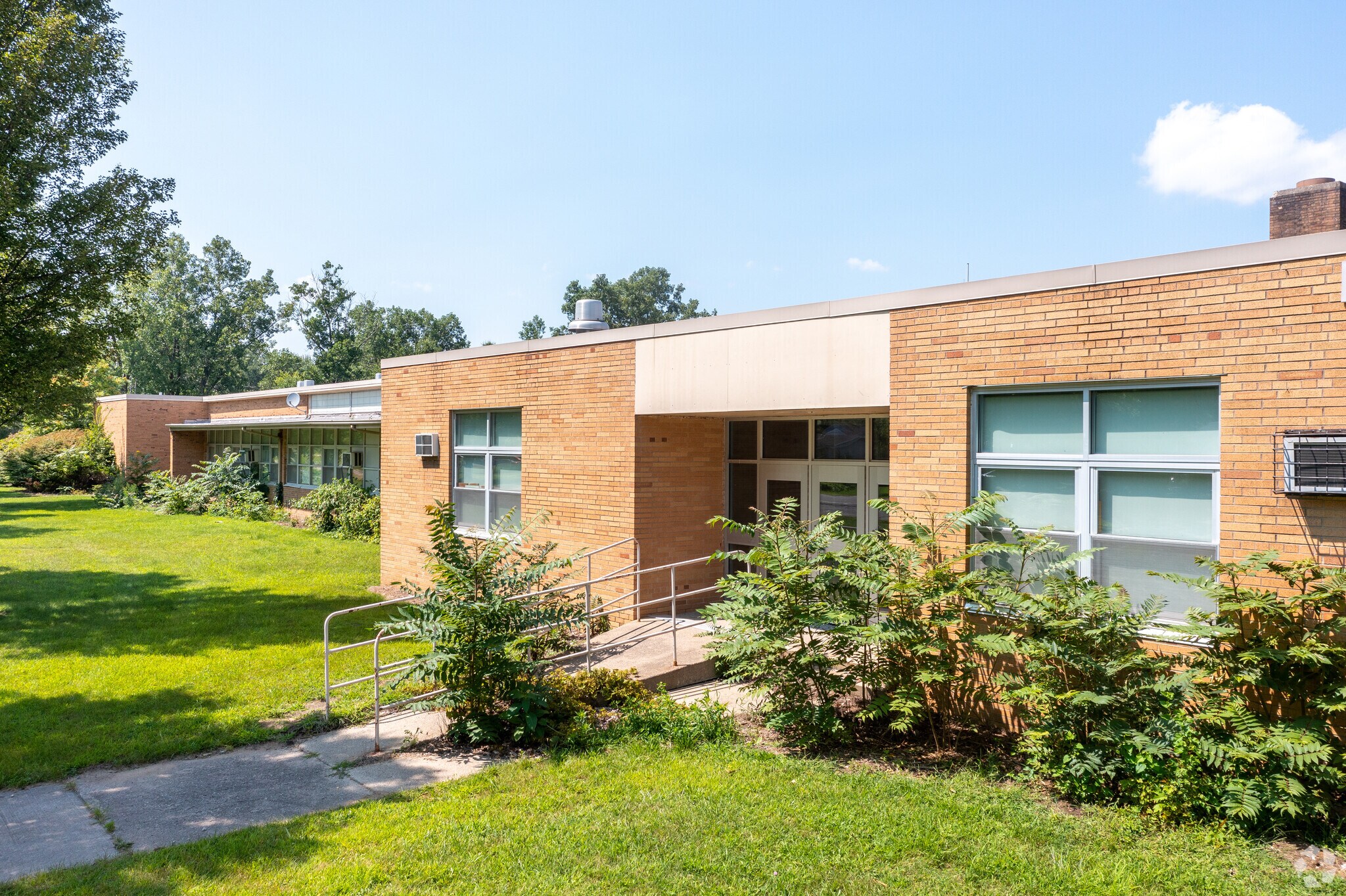 Romulus Community School - Romulus, MI for Sale | LoopNet
