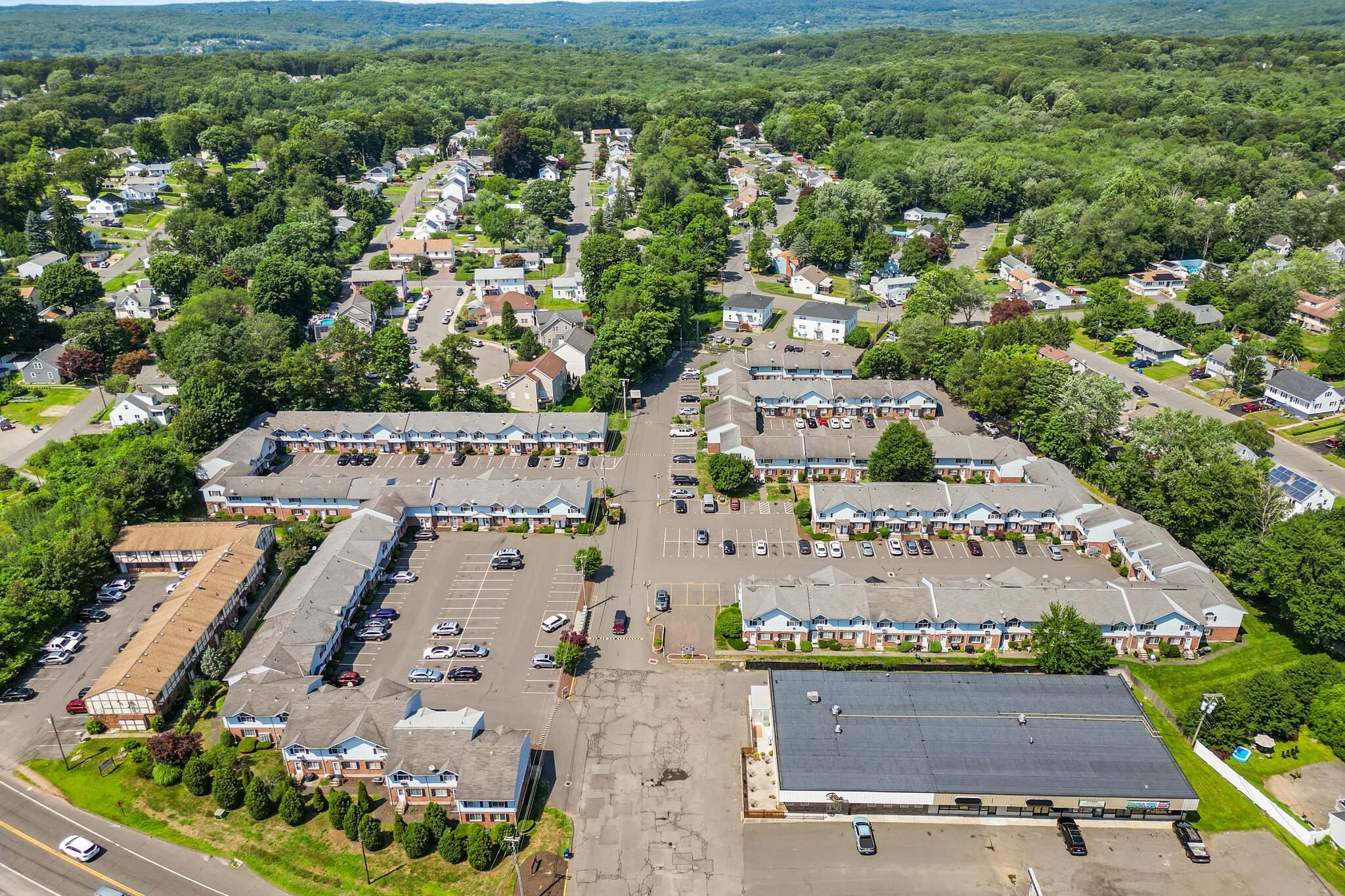 975 Meriden Rd, Waterbury, CT 06705 - 13 Units - Chelsea Square ...