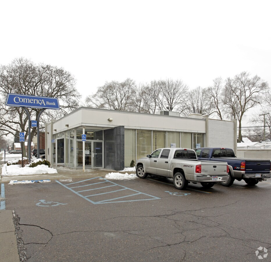 25555 Coolidge Hwy, Oak Park, MI 48237 | LoopNet