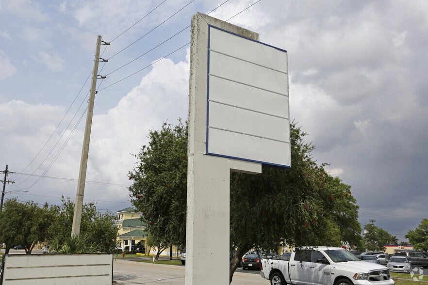 113-117 S Deane Duff Ave, Clewiston, FL 33440 - Sugar Square | LoopNet