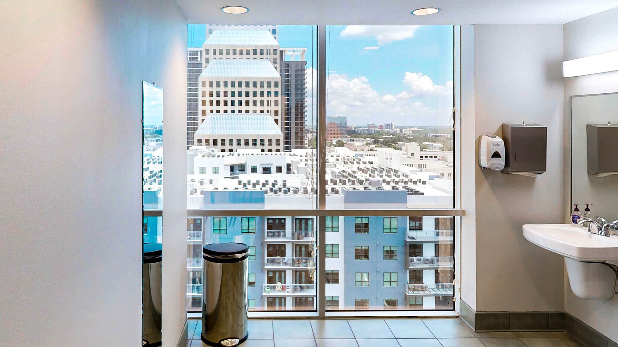 250 N Orange Ave, Orlando, FL 32801 - CBD – Move-In Ready Offices | LoopNet