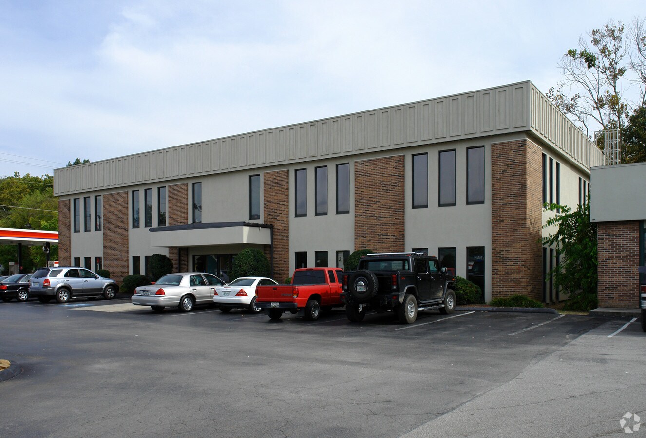 8874 Kingston Pike, Knoxville, TN 37923 | LoopNet