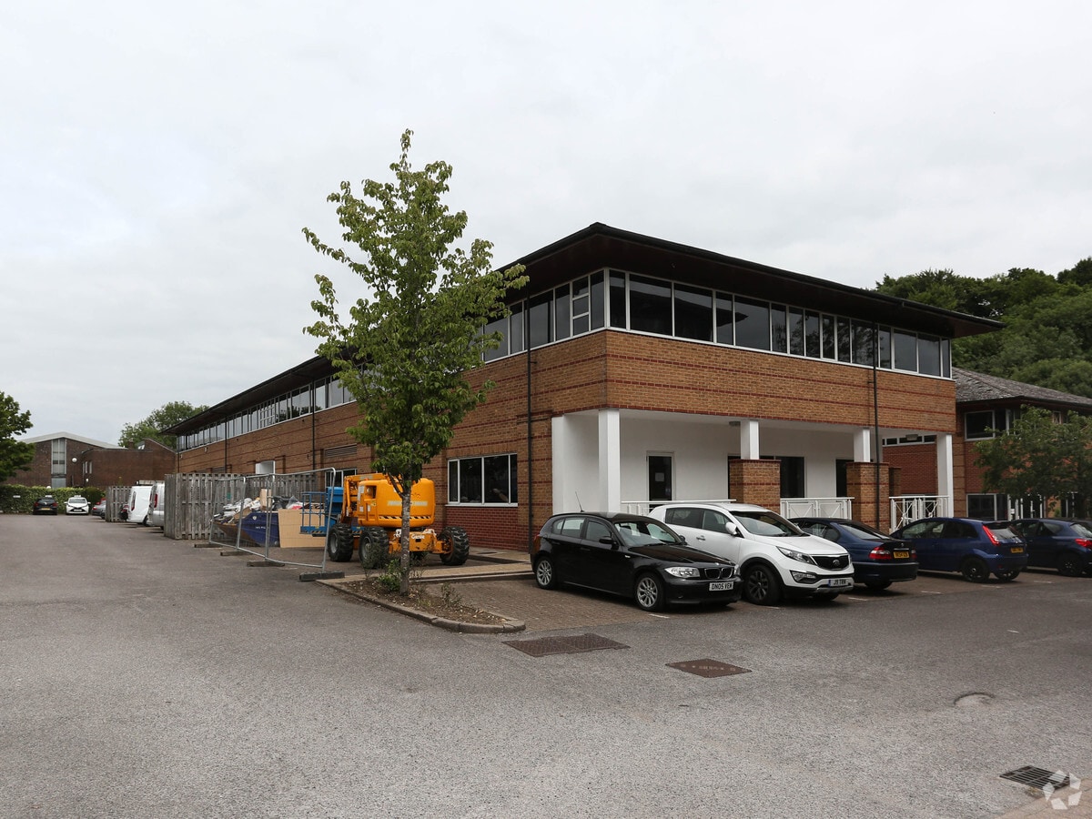 Mill Ln, Alton, HAM GU34 2QJ - Selborne House | LoopNet