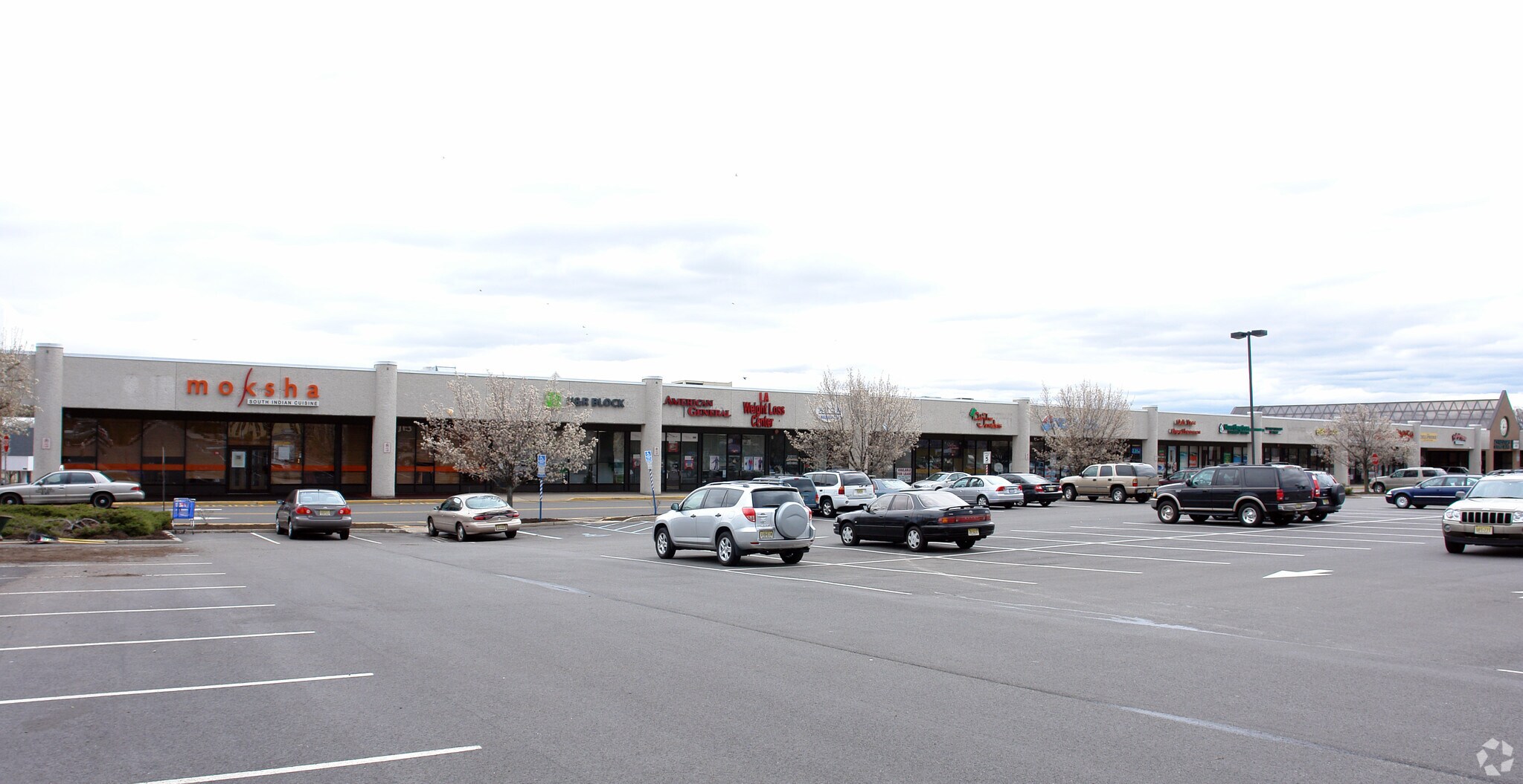 1665a Oak Tree Rd, Edison, NJ 08820 - Oak Tree Shopping Center | LoopNet