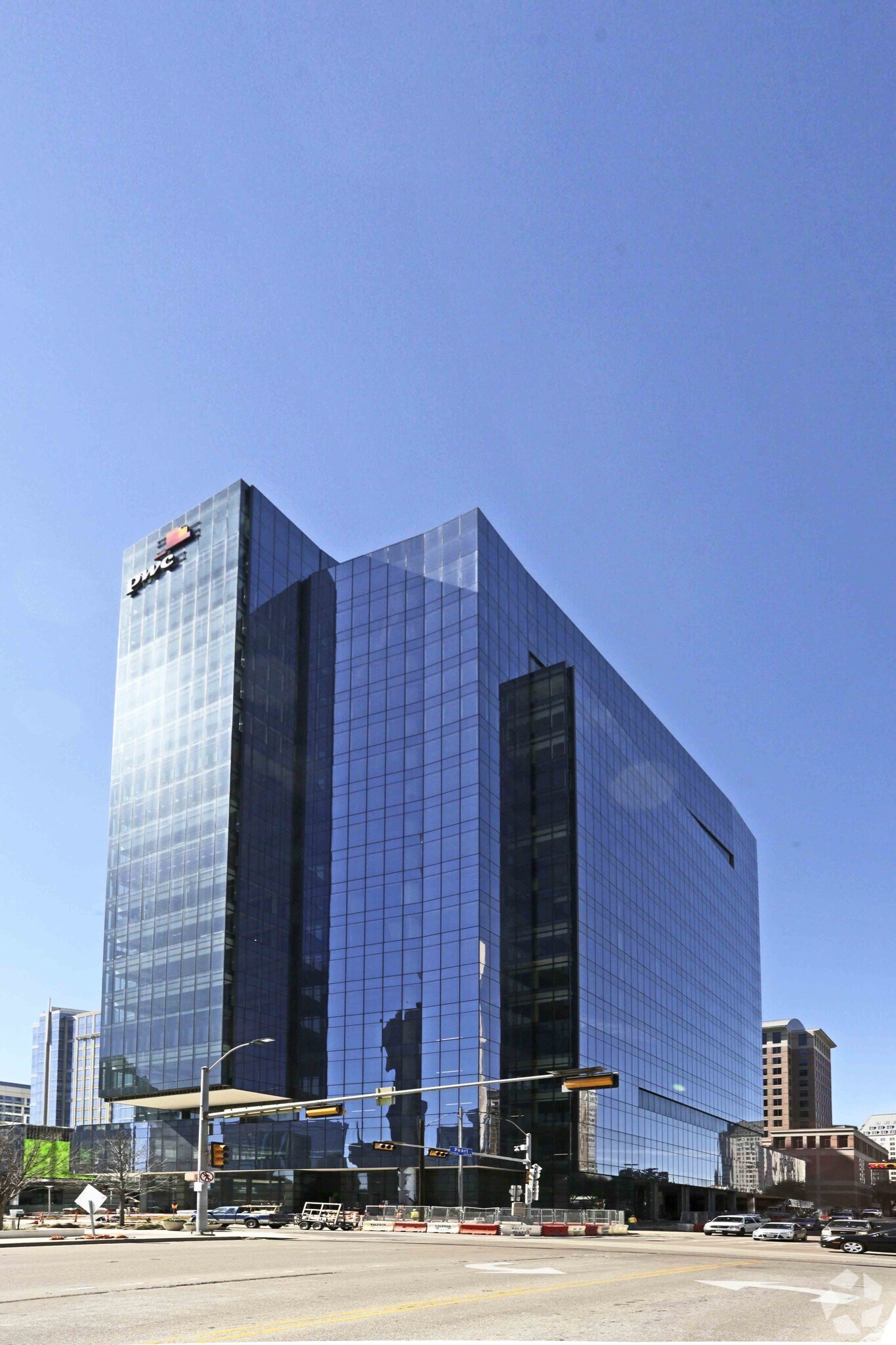 2121 Pearl St, Dallas, TX 75201 - PwC Tower | LoopNet.com